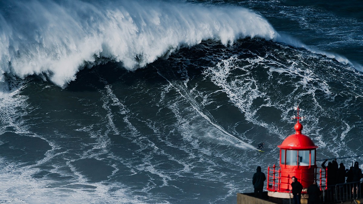 Pertarungan Ganas Peselancar Profesional vs Ombak Raksasa Nazaré ...